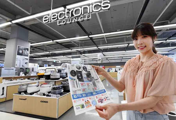 [유통가 투데이] SSG닷컴 랜더스 협업 유니폼·GS25 방탄소년단 10주년 기념상품 外