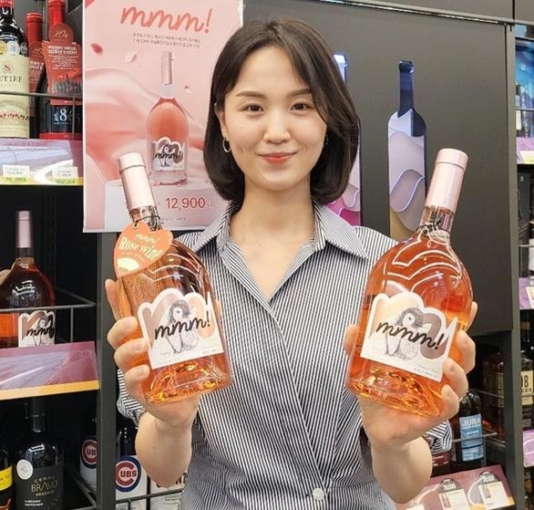 [유통가 투데이] GS25, KT&G 손잡고 한정판 전자담배 기기 선봬 外