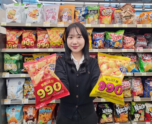 [유통가 투데이] CU, 990원 가성비 스낵 출시 外