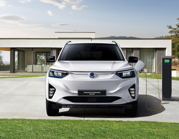KGM, 코란도 EV 출시…1회 충전으로 401km 달려