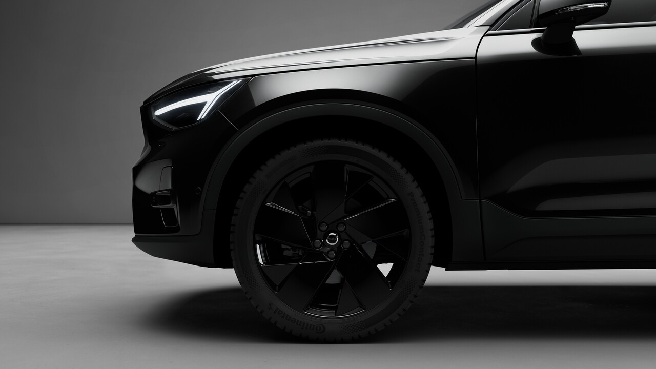 볼보, XC40 블랙에디션 선봬… 97대 한정 5615만원