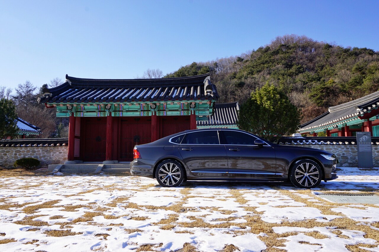 E 세그먼트 생태계 교란종, 볼보 S90 B5 [시승기]