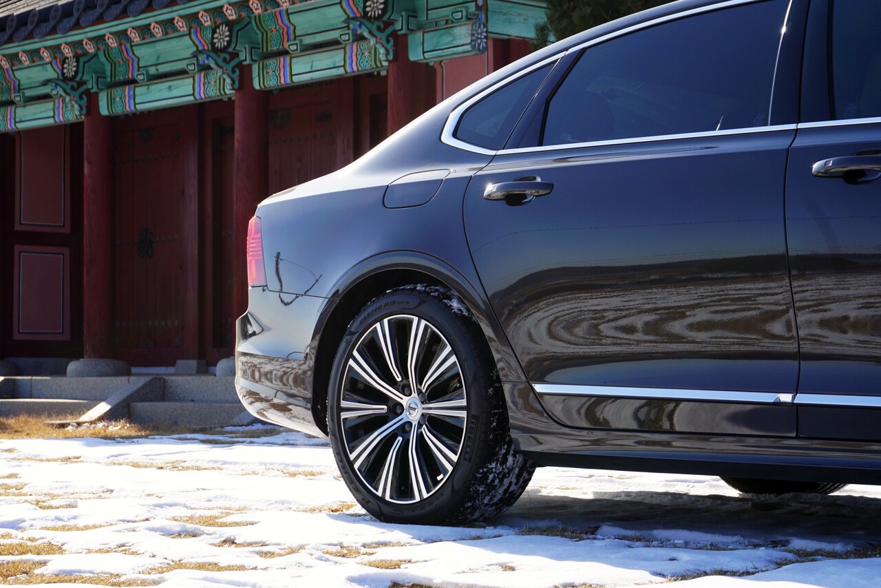 E 세그먼트 생태계 교란종, 볼보 S90 B5 [시승기]