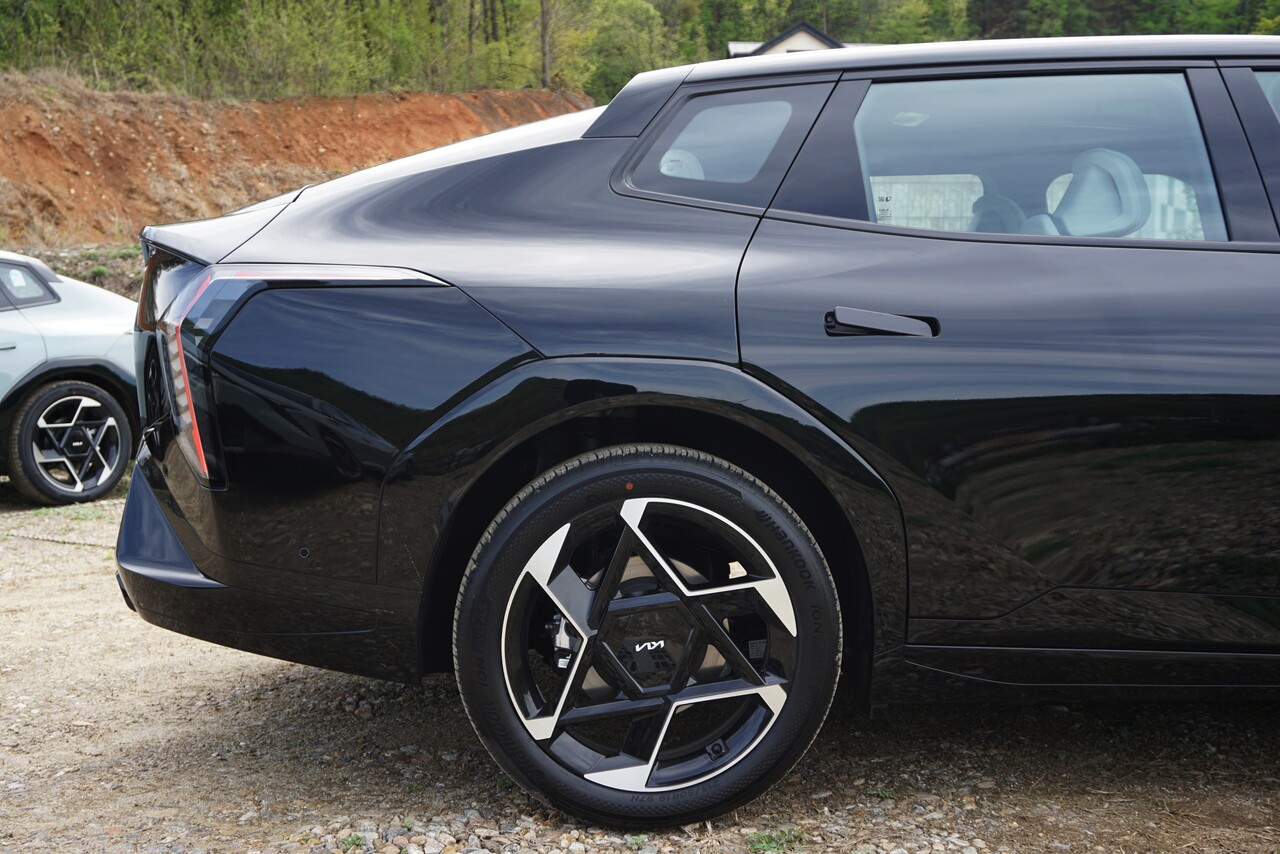 Perfect Harmony of Efficiency, Performance, and Features — Kia EV4 Test ...