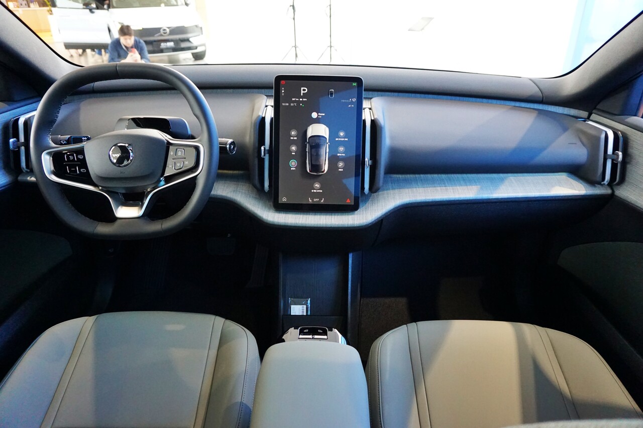 볼보, 전기 SUV로 크로스컨트리 라인업 확장… EX30 CC 공개