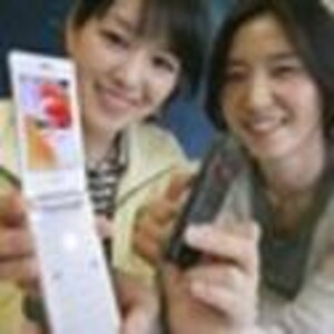 9.9mm 슬림 디자인의 폴더폰, KTFT EV-W470