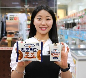 [유통가 투데이] CU '스눕독 캘리 골드 스파클링 와인'·GS25 '행운 약과도넛' 선봬 外